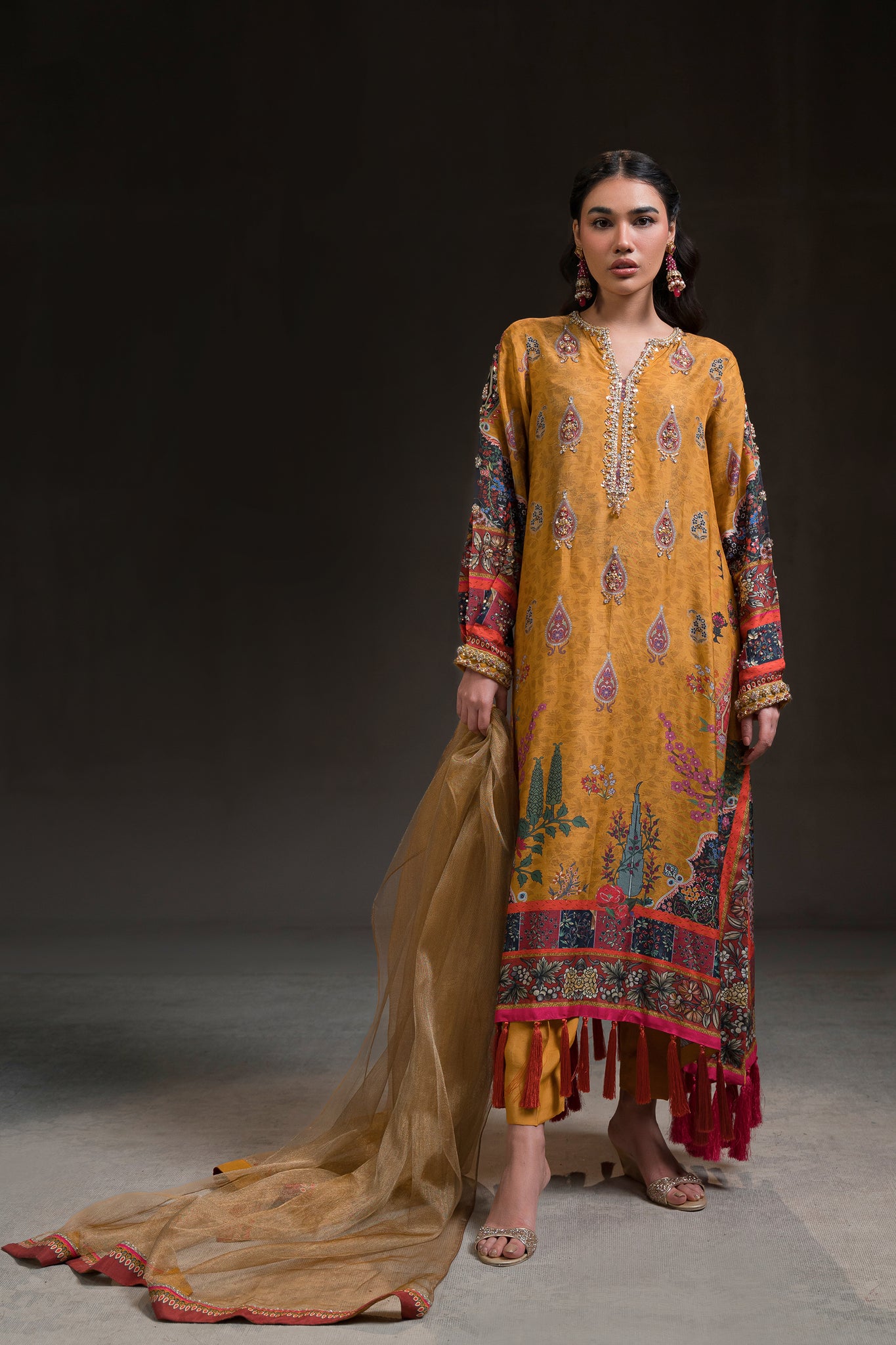 Luxury Kaftan Dresses Design in Pakistan – Ammara Khan