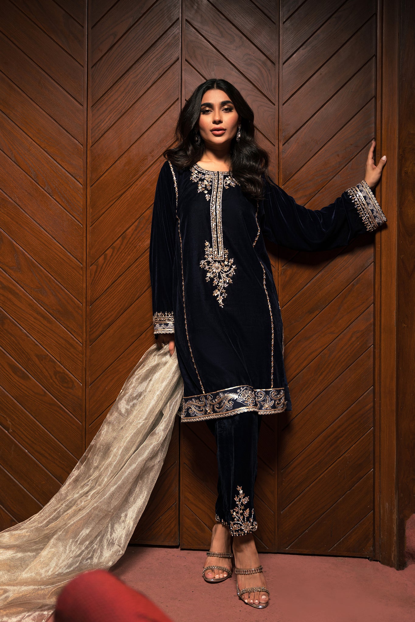 Luxury Velvet Kaftan Dress Designs in Pakistan – Ammara Khan